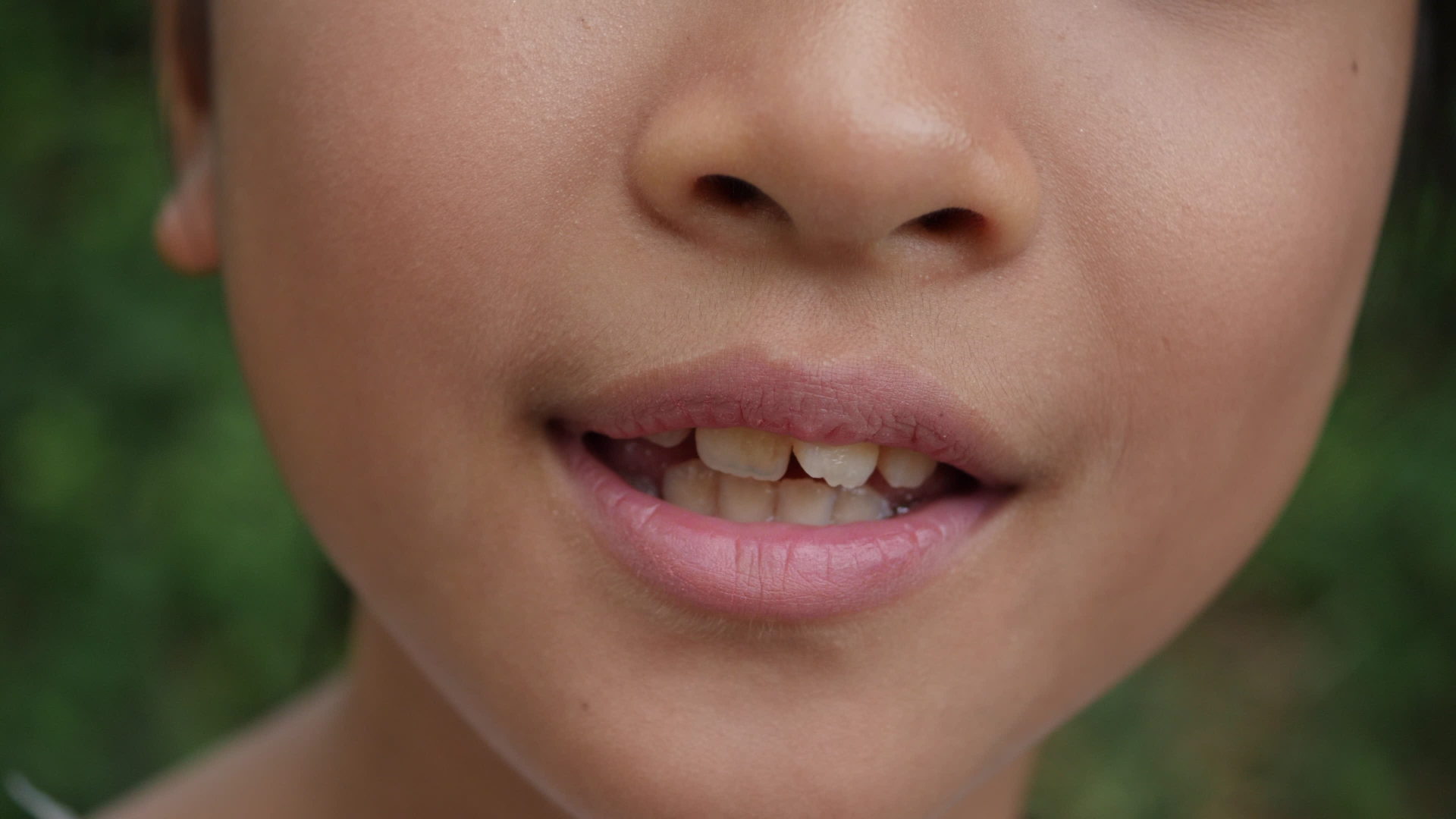 Close Up Lips Talking | Lipstutorial.org